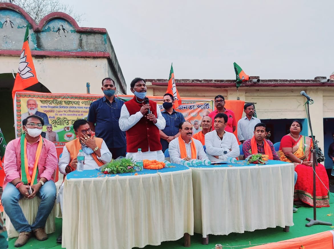 पहले वामफ्रंट फिर तृणमूल कांग्रेस पश्चिम बंगाल को बहुत पीछे ले गए