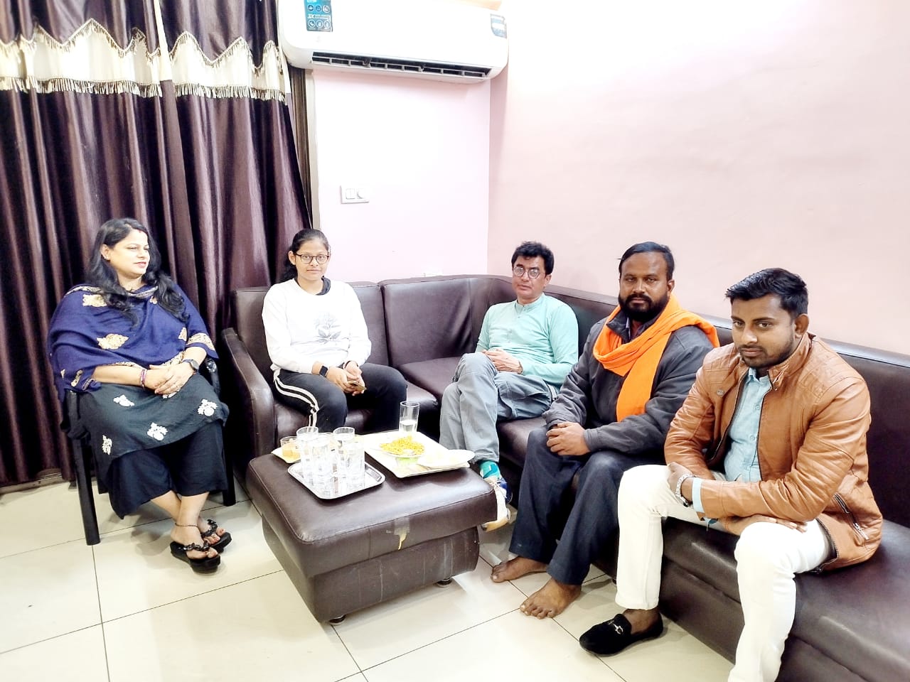 डा अजय पहुंचे भाजपा नेता विकास के घर , कांग्रेस में मची खलबली, मंत्री ...