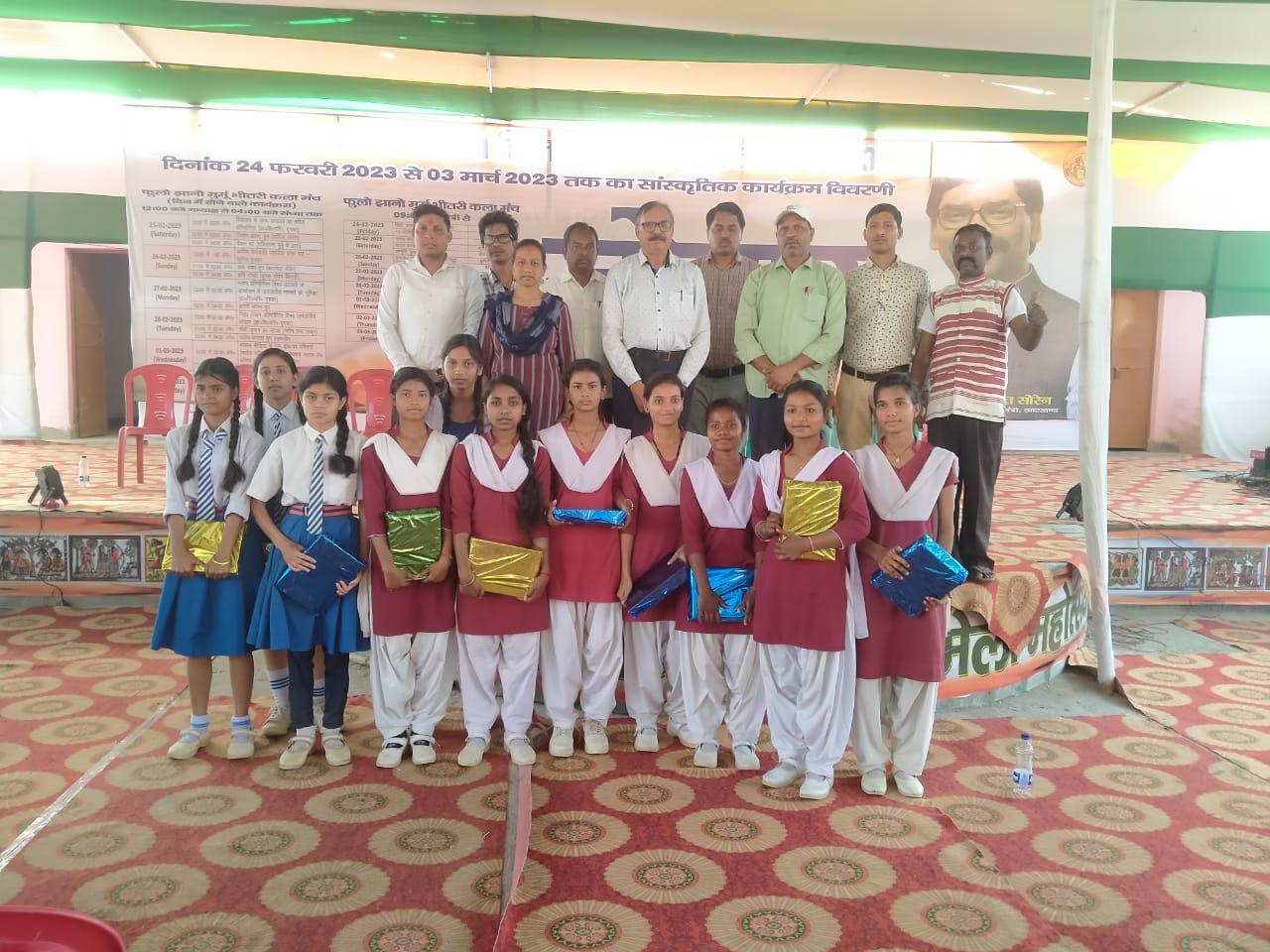 राजकीय हिजला मेला में ज्ञान विज्ञान के साथ लिंग भेद की भी दी जा रही है जानकारी Chamakta Aina