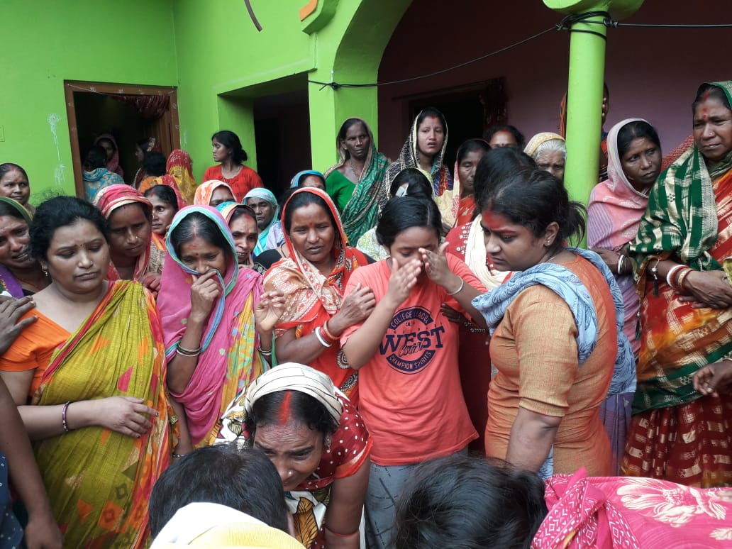 चाकुलिया में डेंगू से महिला की मौत, कई चपेट मे | Chamakta Aina